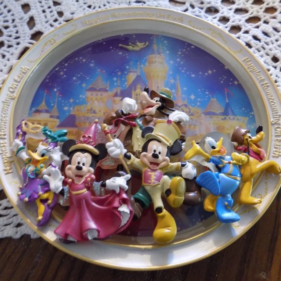 Disney | Other | Disneyland Happiest Homecoming On Earth Plate With ...